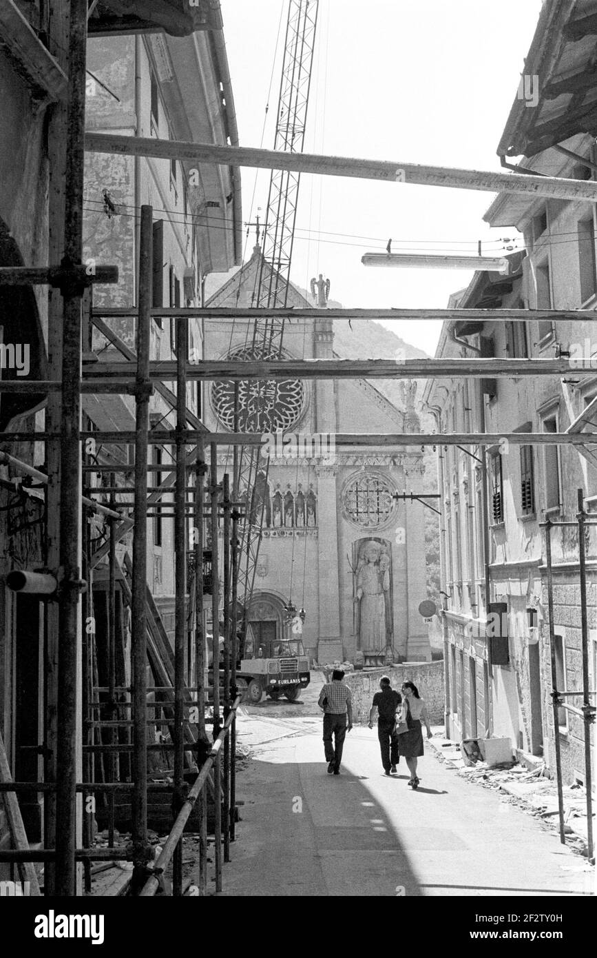 Earthquake shoring hi-res stock photography and images - Alamy