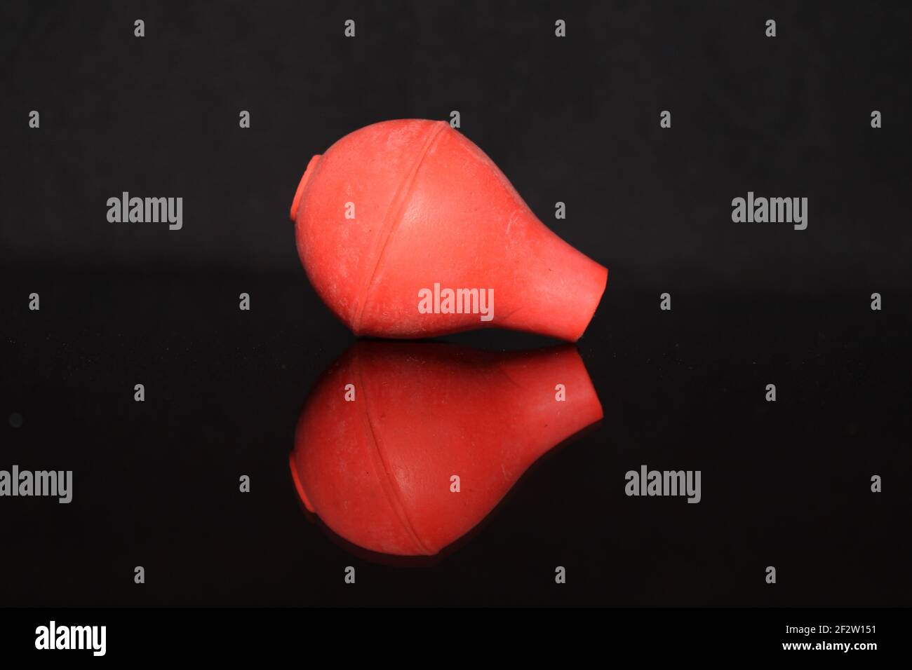 Black rubber bulb pipette hi-res stock photography and images - Alamy