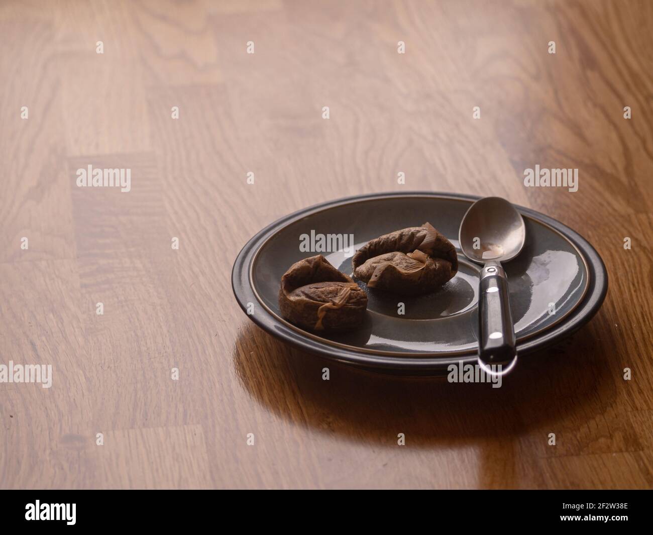 Used tea bags hi-res stock photography and images - Alamy