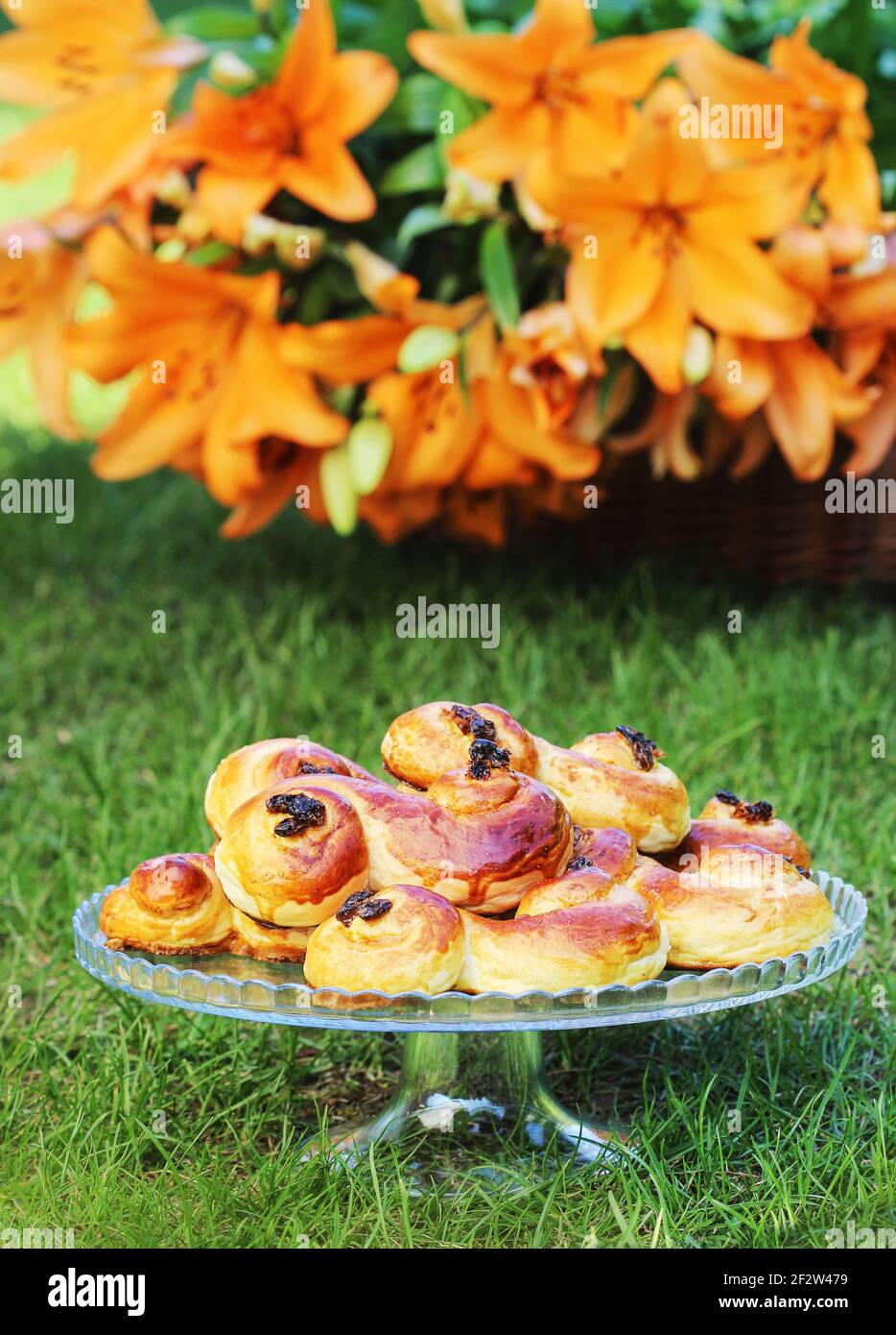 Swedish lussebulle hi-res stock photography and images - Alamy