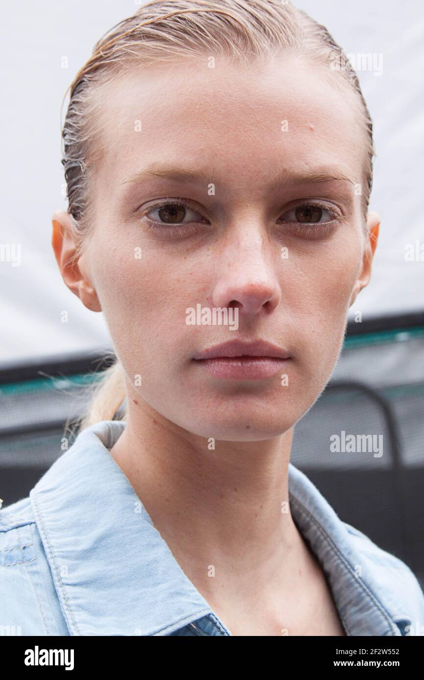 Beauty portrait of fashion model. Beauty portrait No Makeup. Clean Skin ...