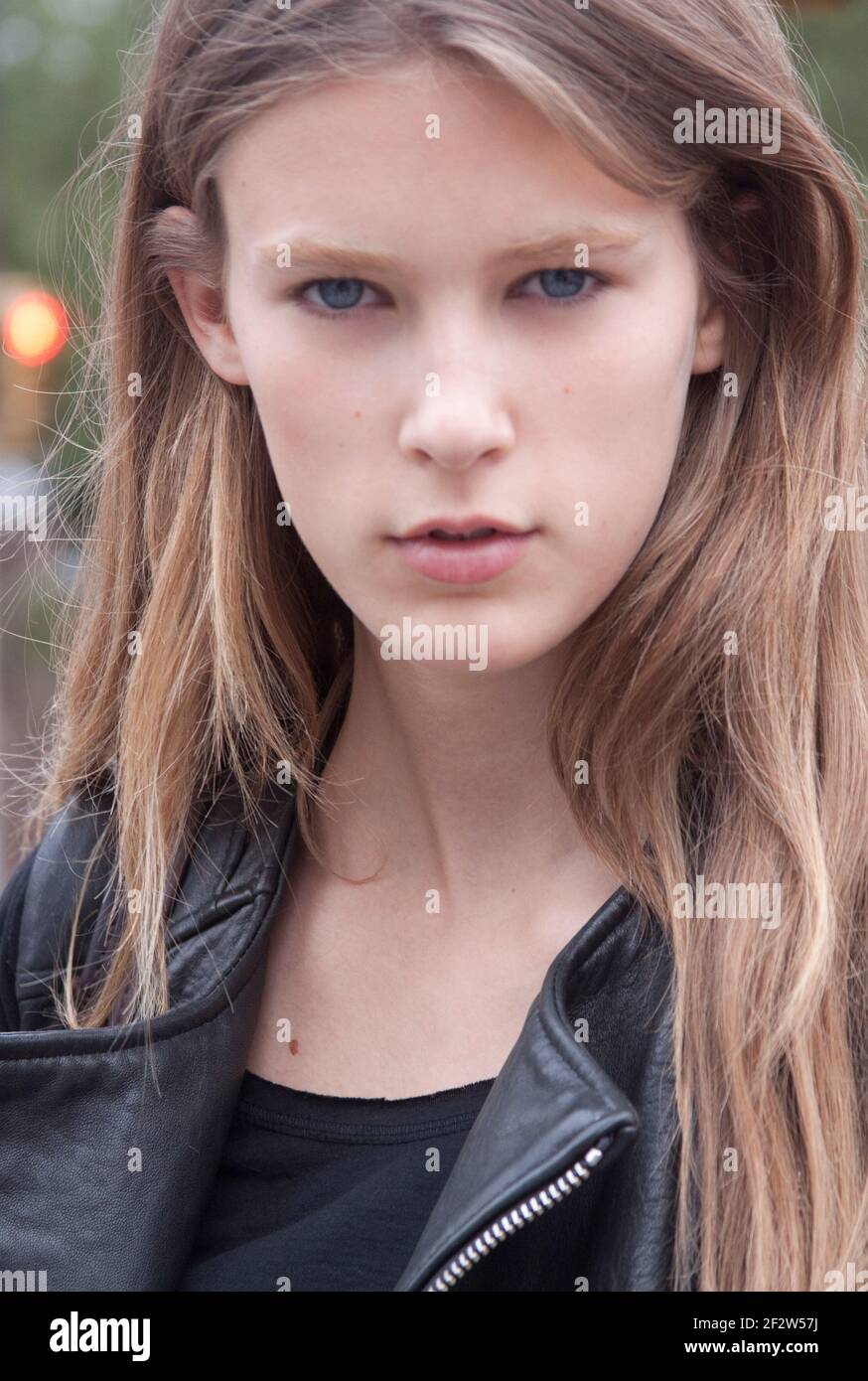 Beauty portrait of fashion model. Beauty portrait No Makeup. Clean Skin ...