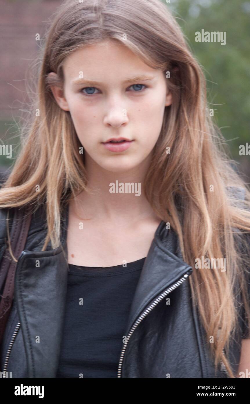 Beauty portrait of fashion model. Beauty portrait No Makeup. Clean Skin ...