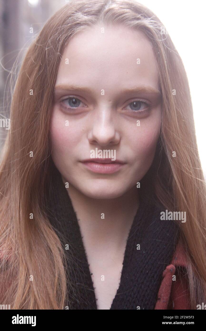 Beauty portrait of fashion model. Beauty portrait No Makeup. Clean Skin ...