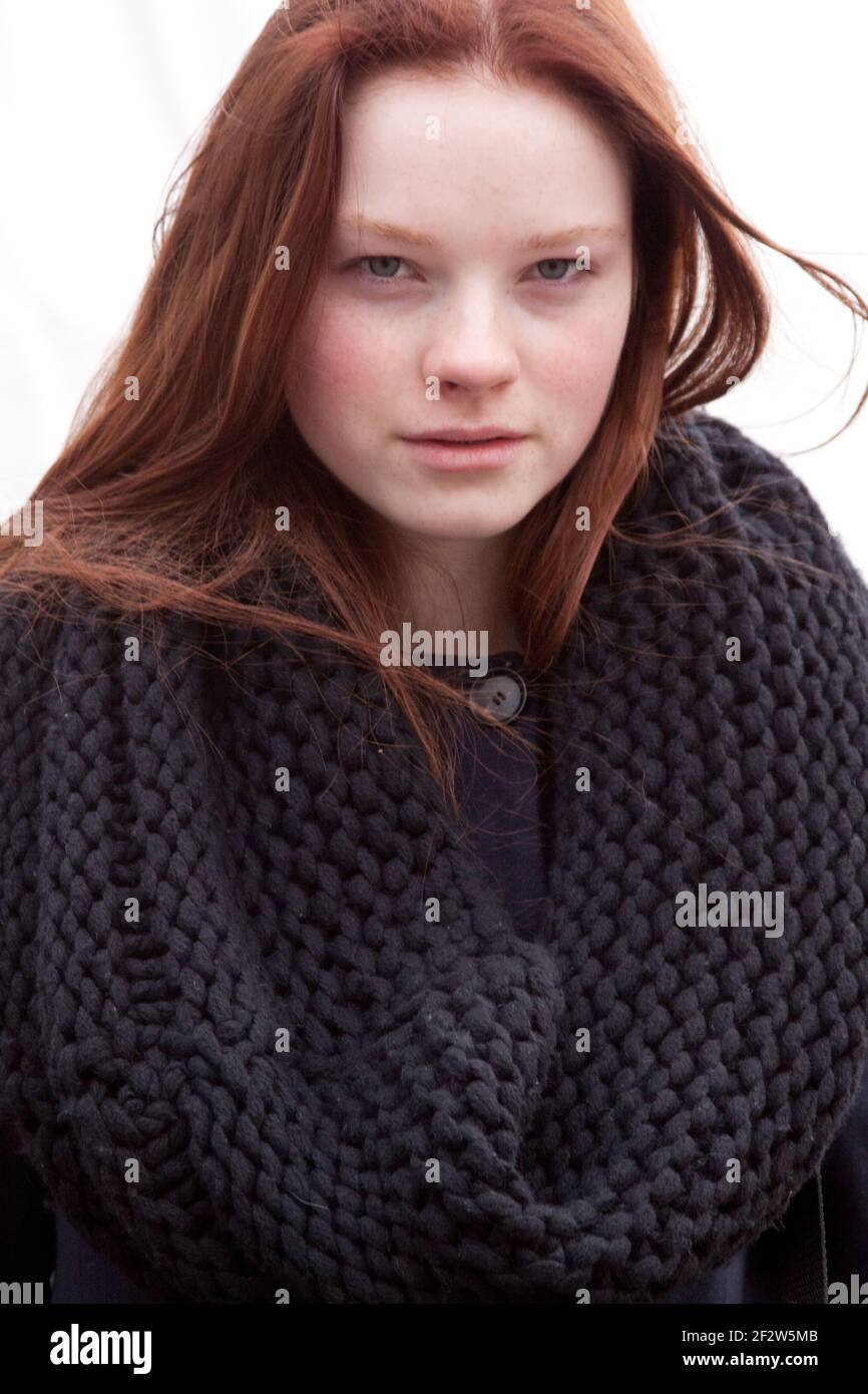 Beauty portrait of fashion model. Beauty portrait No Makeup. Clean Skin ...