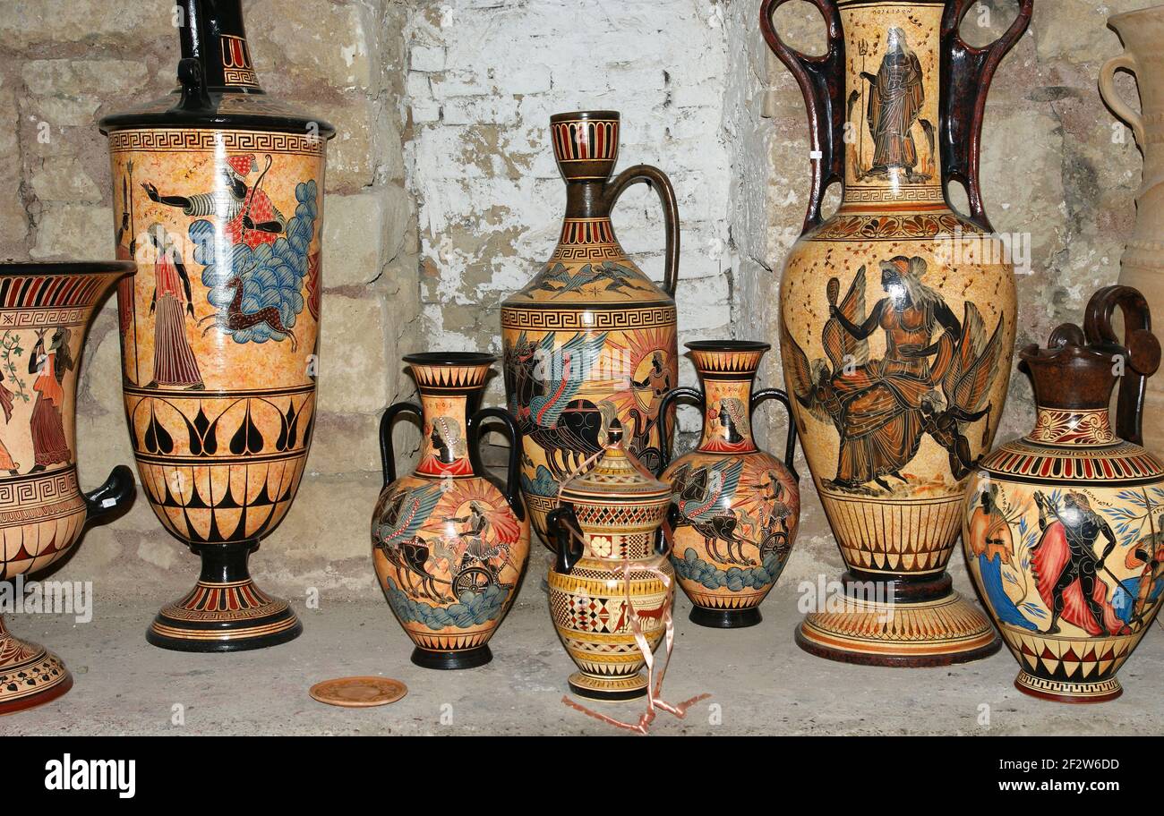 Ceramics souvenir shop, traditional Greek vases Stock Photo - Alamy