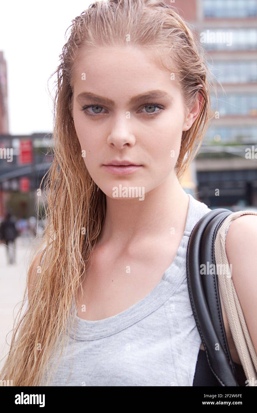 Beauty portrait of fashion model. Beauty portrait No Makeup. Clean Skin ...