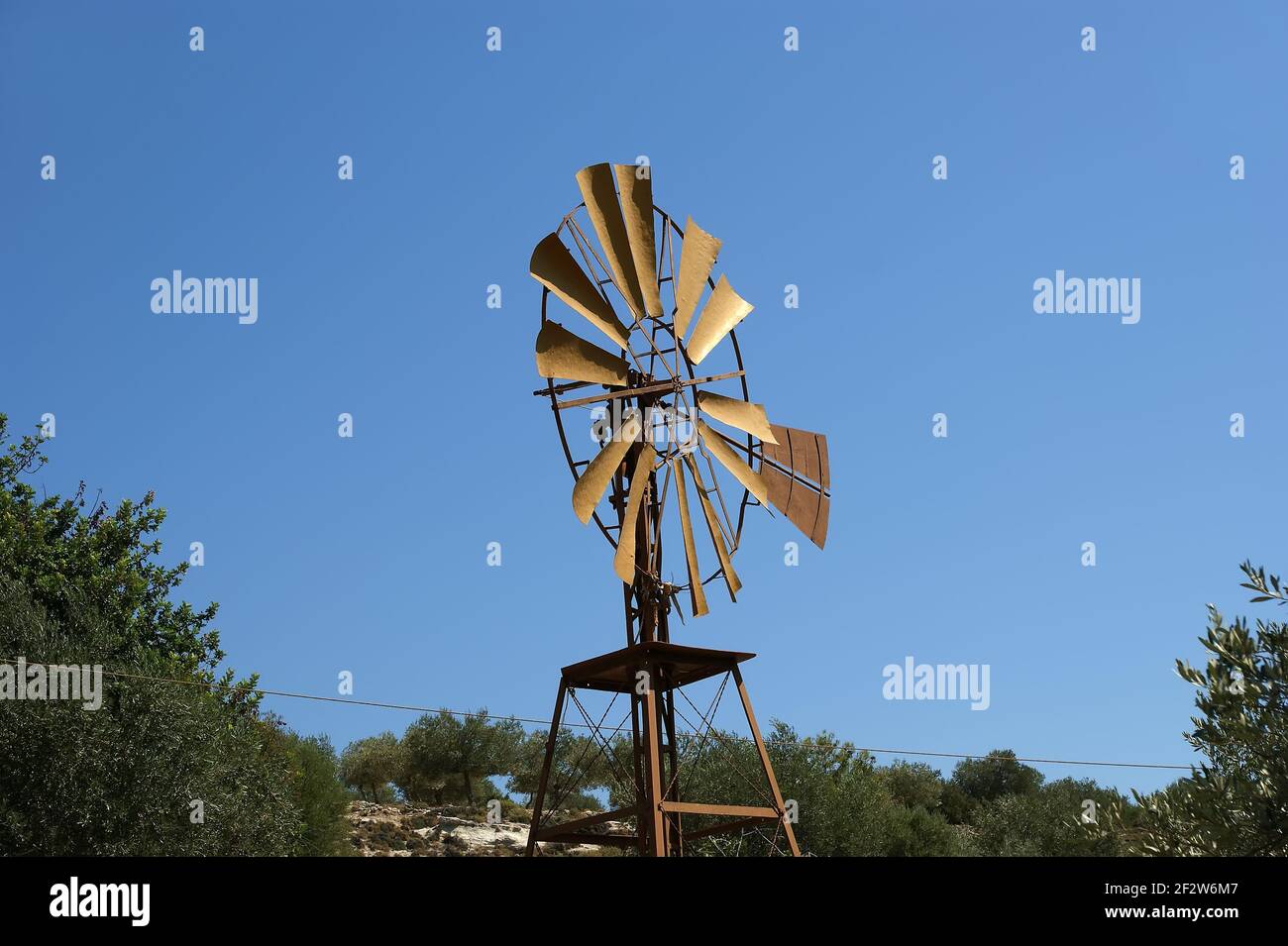Old ranch windmill Stock Photo - Alamy