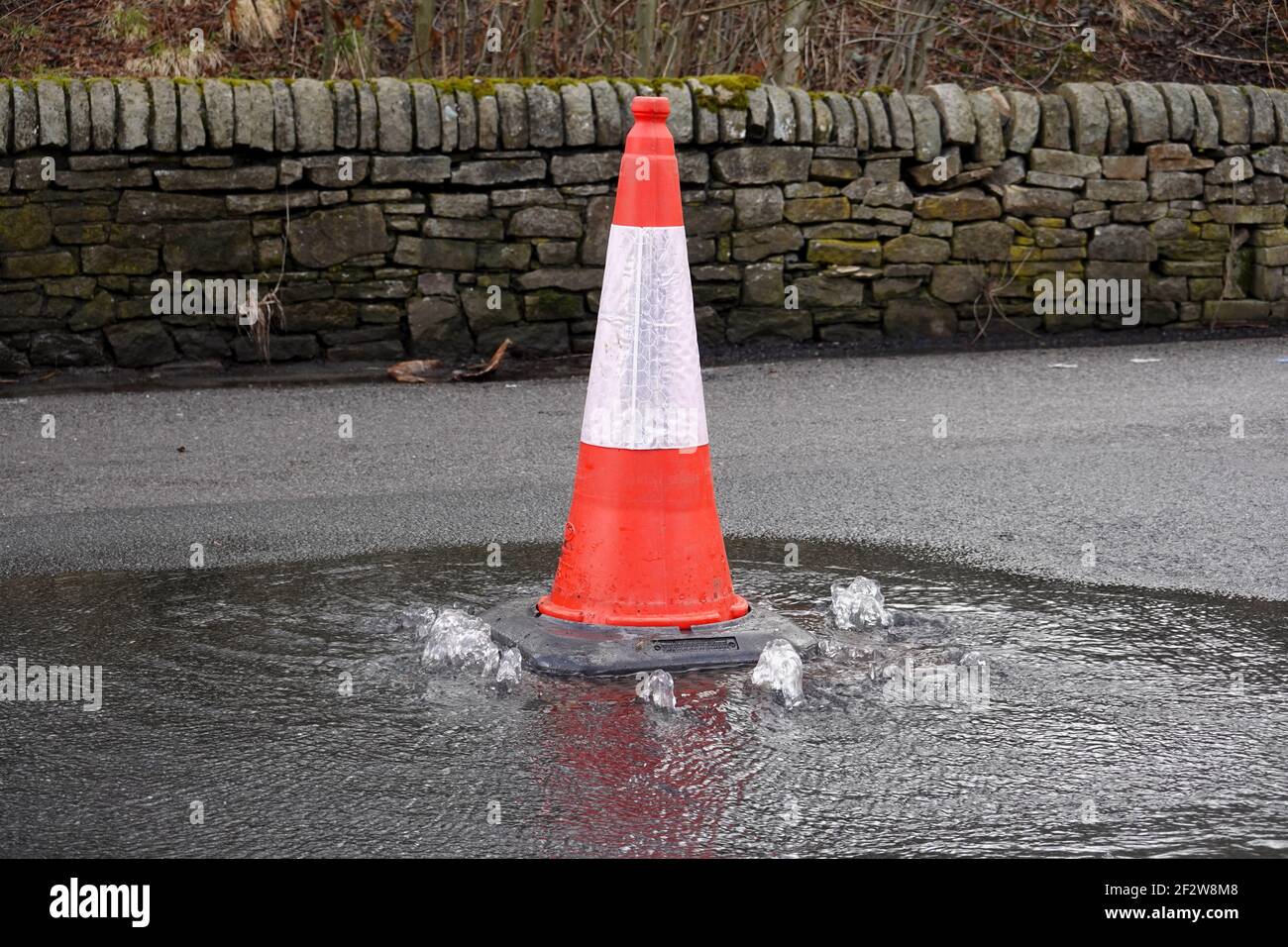 Water spurting hi-res stock photography and images - Alamy