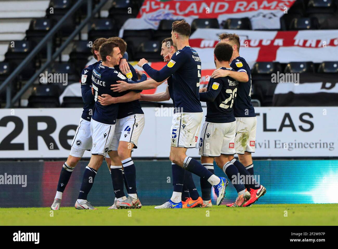 Millwall celebrate the opening goal hi-res stock photography and images ...
