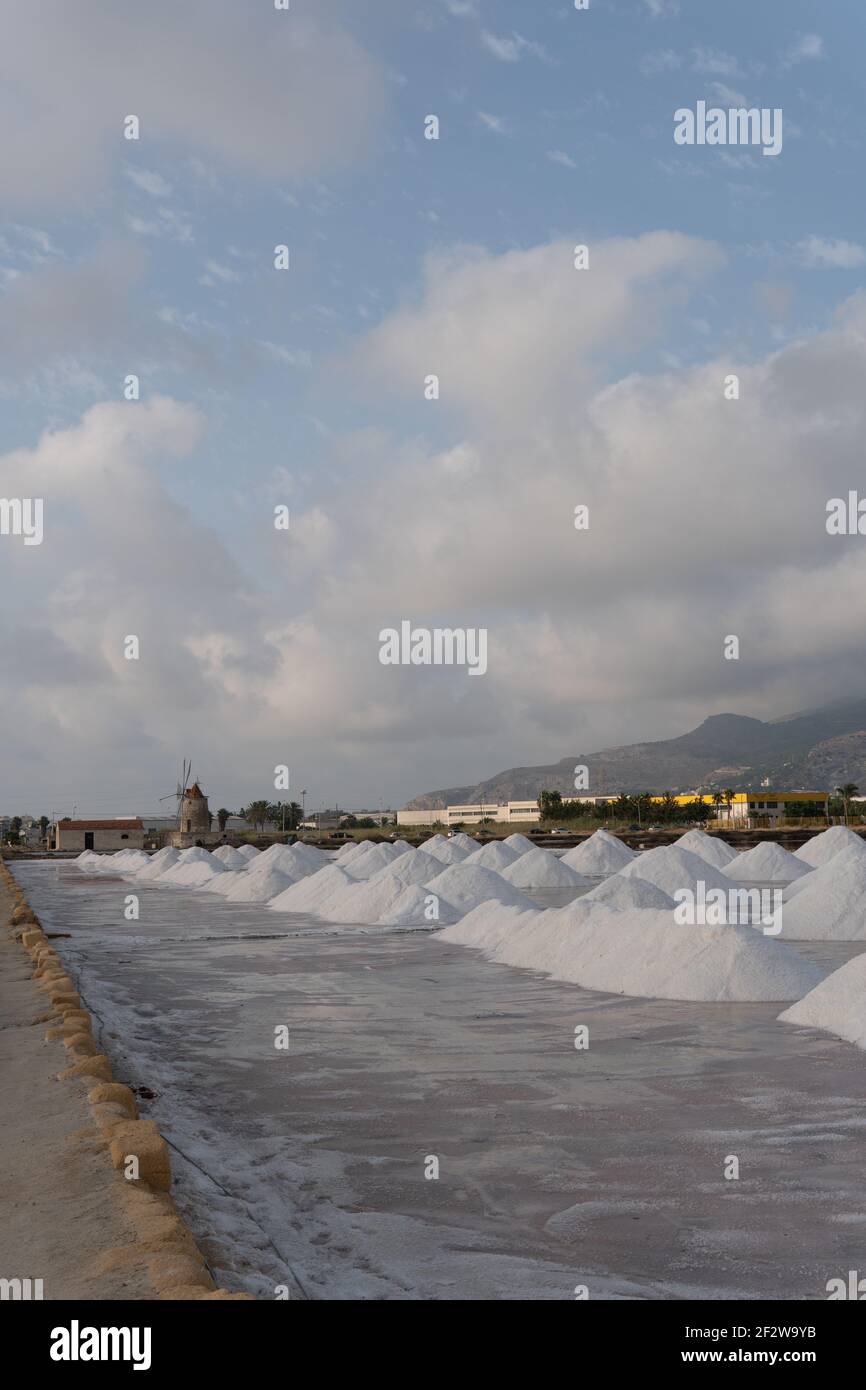 Salt farm sea hi-res stock photography and images - Alamy