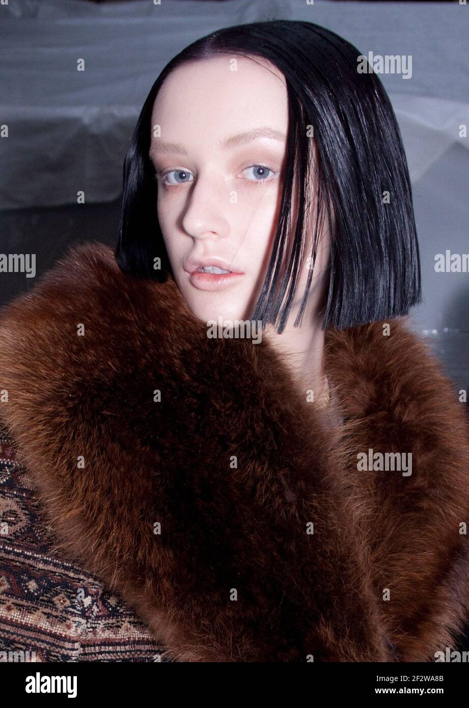 Beauty portrait of fashion model. Beauty portrait No Makeup. Clean Skin ...