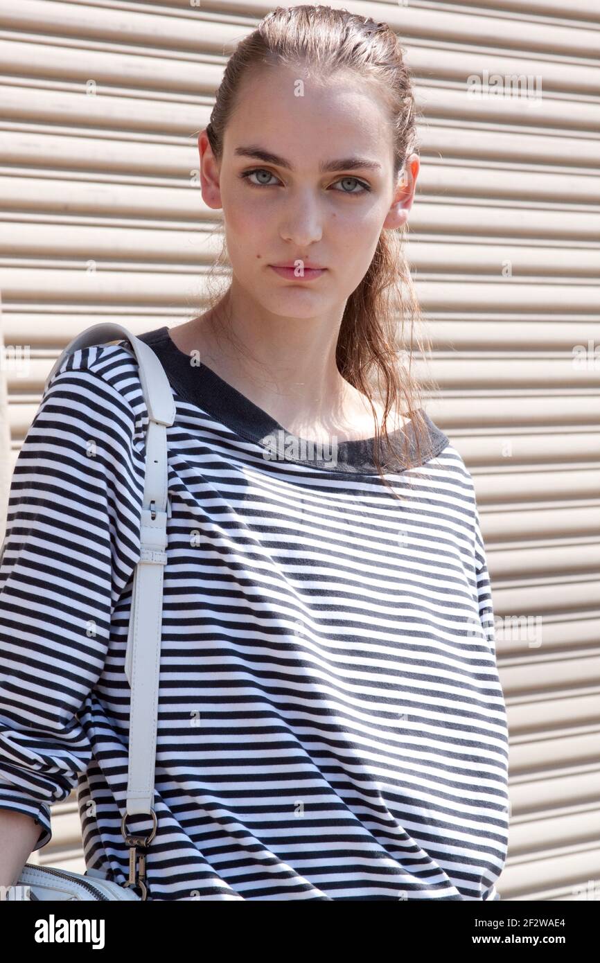 Beauty portrait of fashion model. Beauty portrait No Makeup. Clean Skin ...