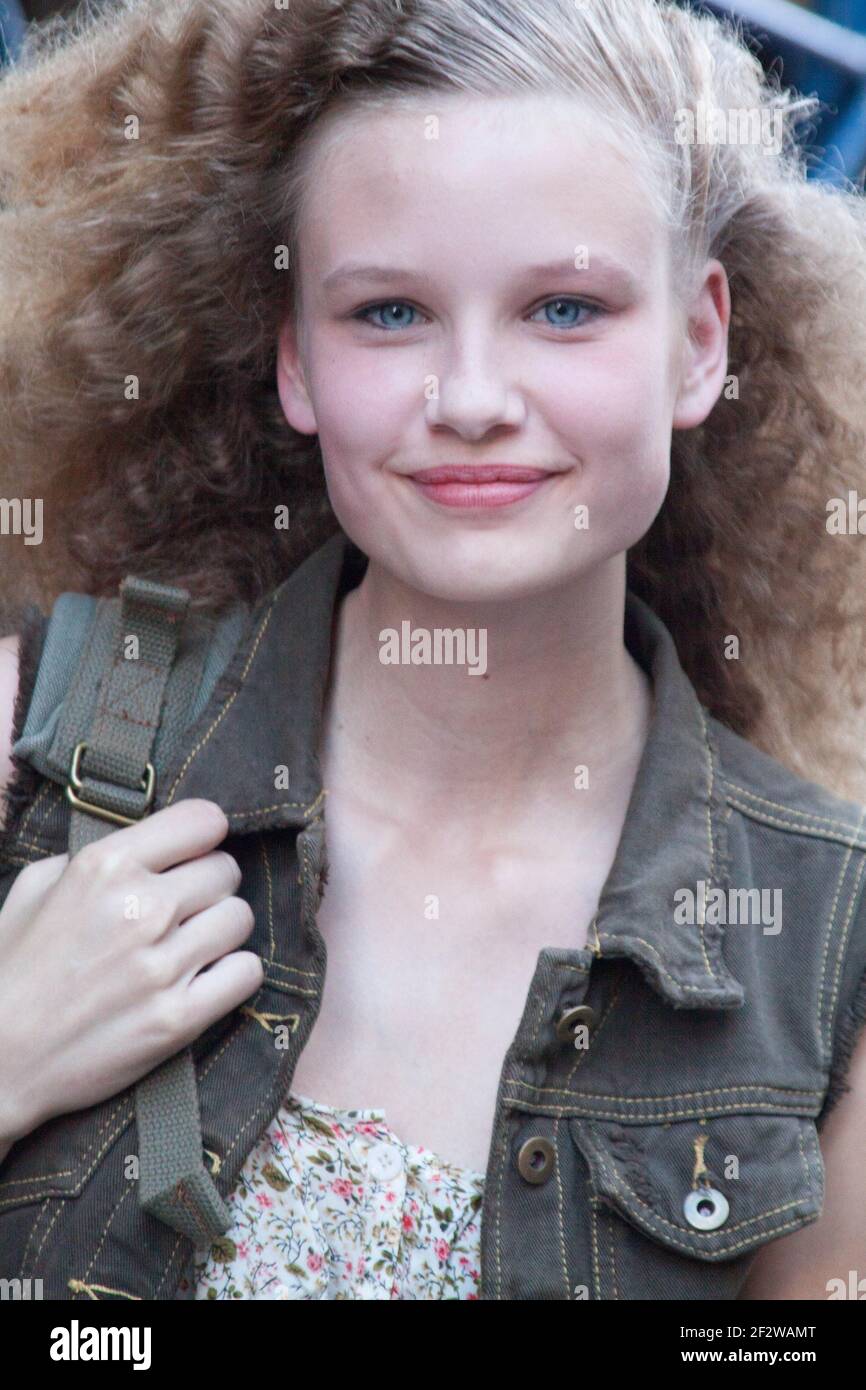 Beauty portrait of fashion model. Beauty portrait No Makeup. Clean Skin ...