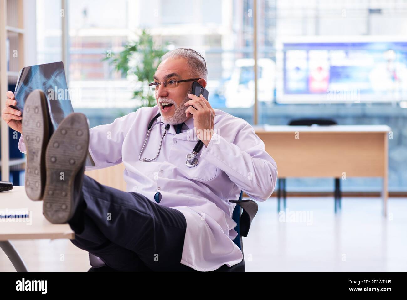Old doctor radiologist working in the clinic Stock Photo - Alamy