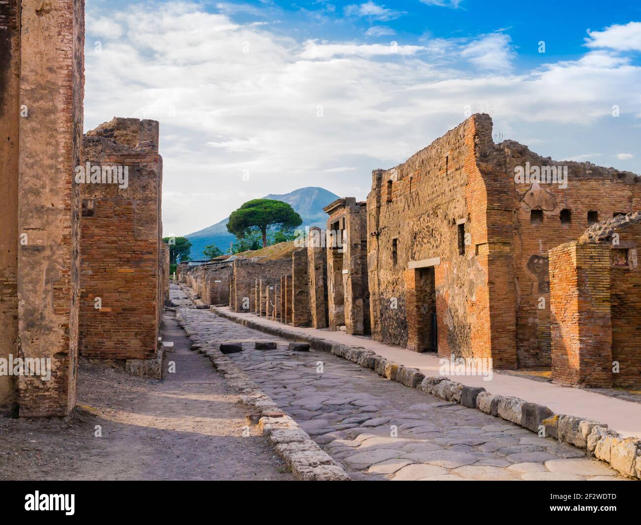 Pompeii ruins vesuvius art hi-res stock photography and images - Alamy