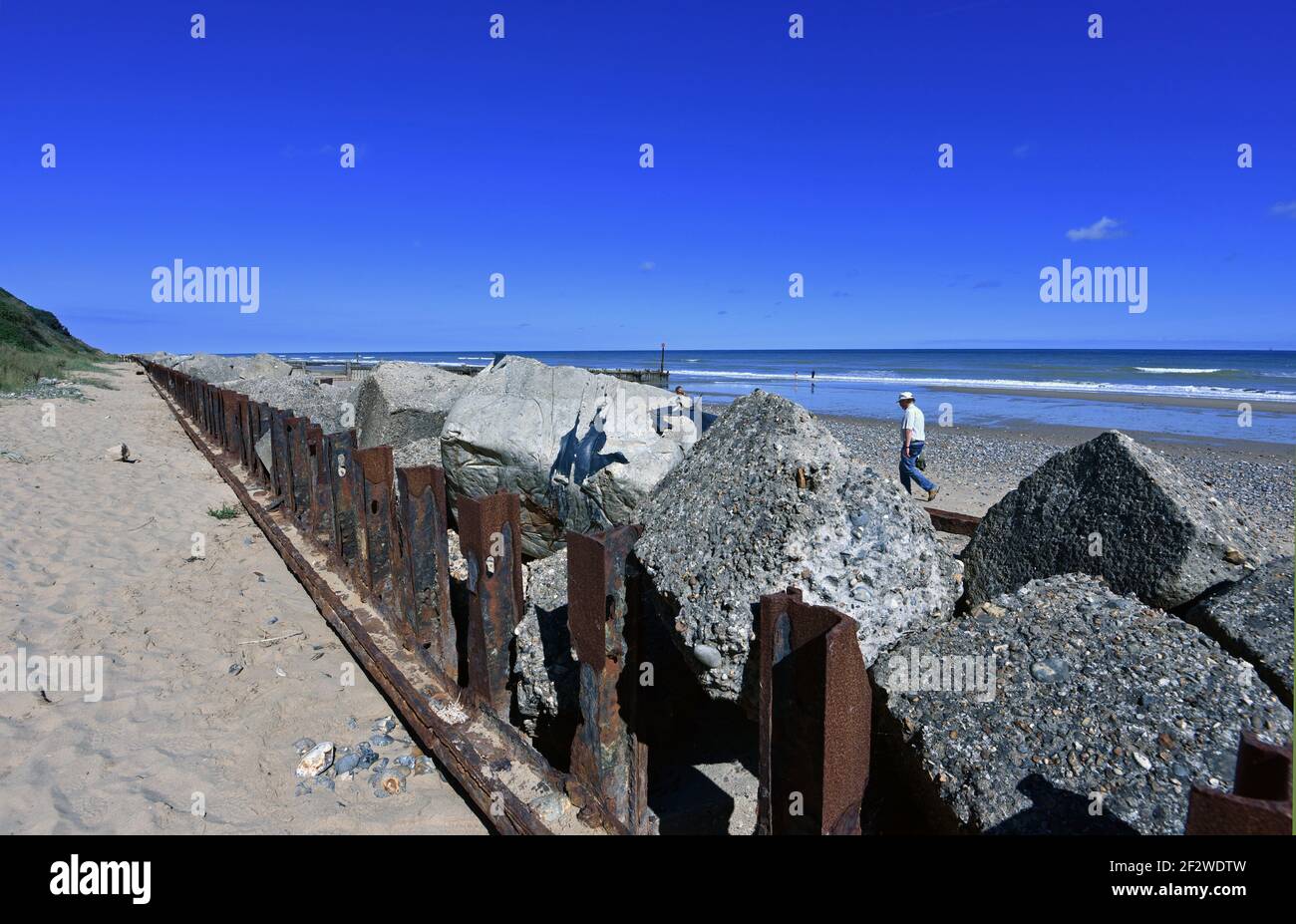 metal & concrete sea defences at Mundesley, Norfolk Stock Photo - Alamy