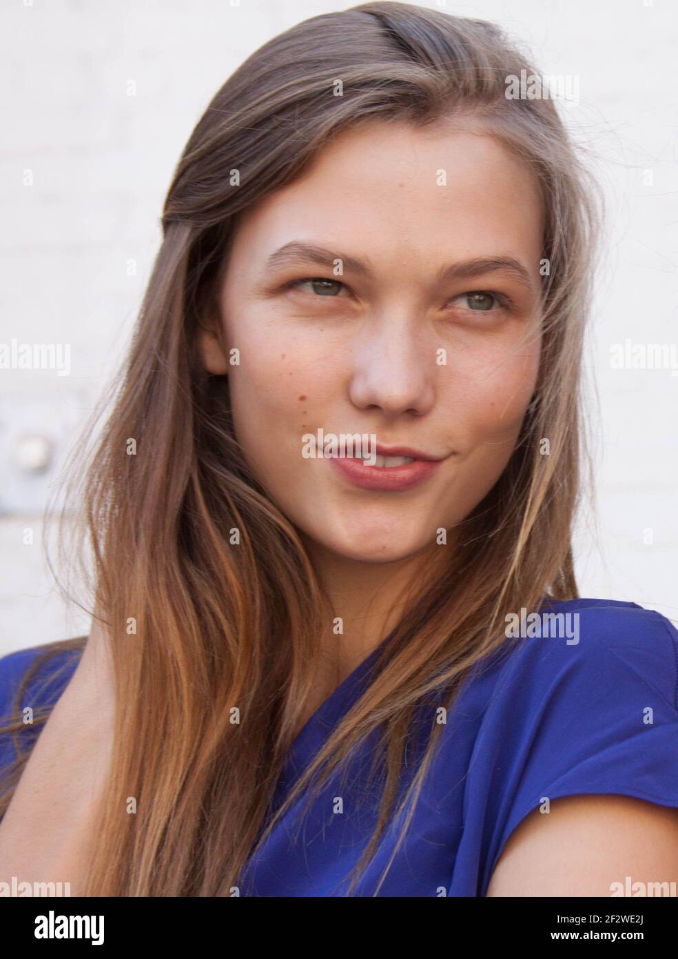 Beauty portrait of fashion model. Beauty portrait No Makeup. Clean Skin ...