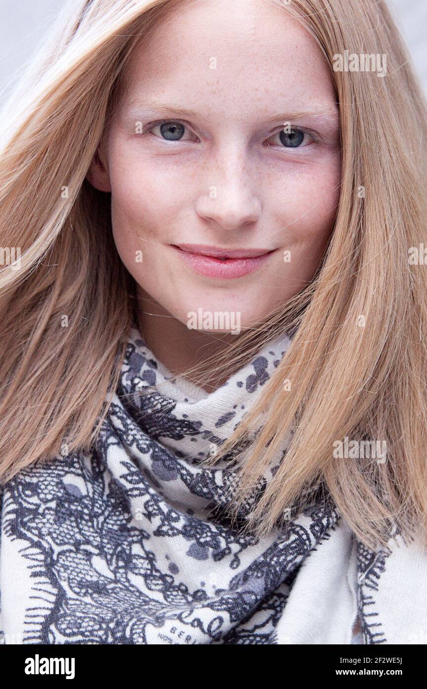 Beauty portrait of fashion model. Beauty portrait No Makeup. Clean Skin ...