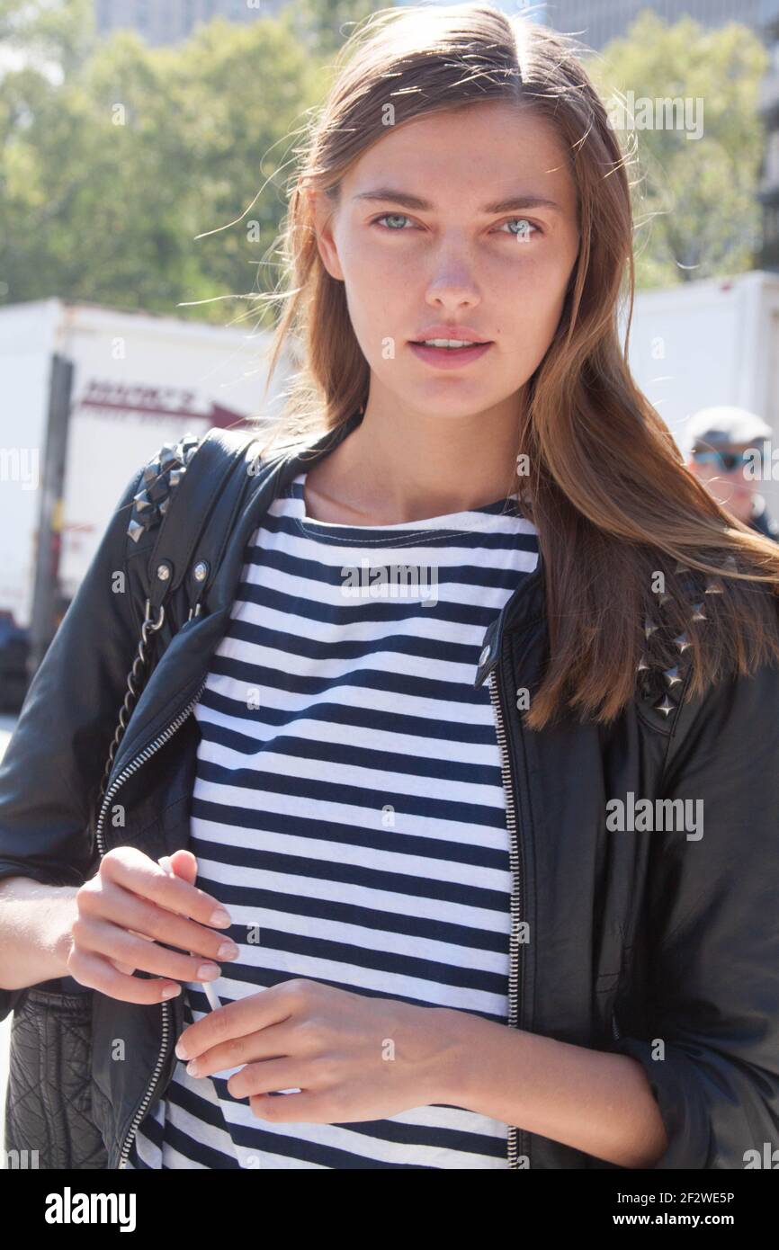 Beauty portrait of fashion model. Beauty portrait No Makeup. Clean Skin ...