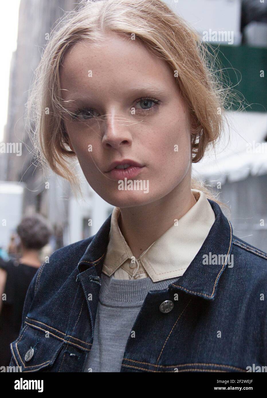 Beauty portrait of fashion model. Beauty portrait No Makeup. Clean Skin ...