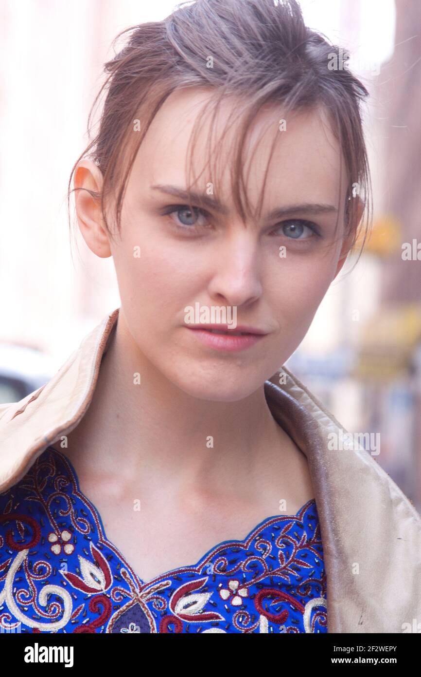 Beauty portrait of fashion model. Beauty portrait No Makeup. Clean Skin ...