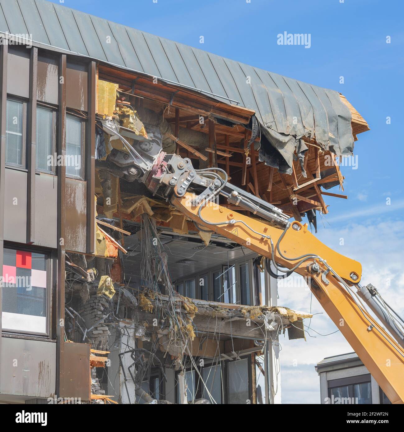 Cutting steel demolition hi-res stock photography and images - Alamy