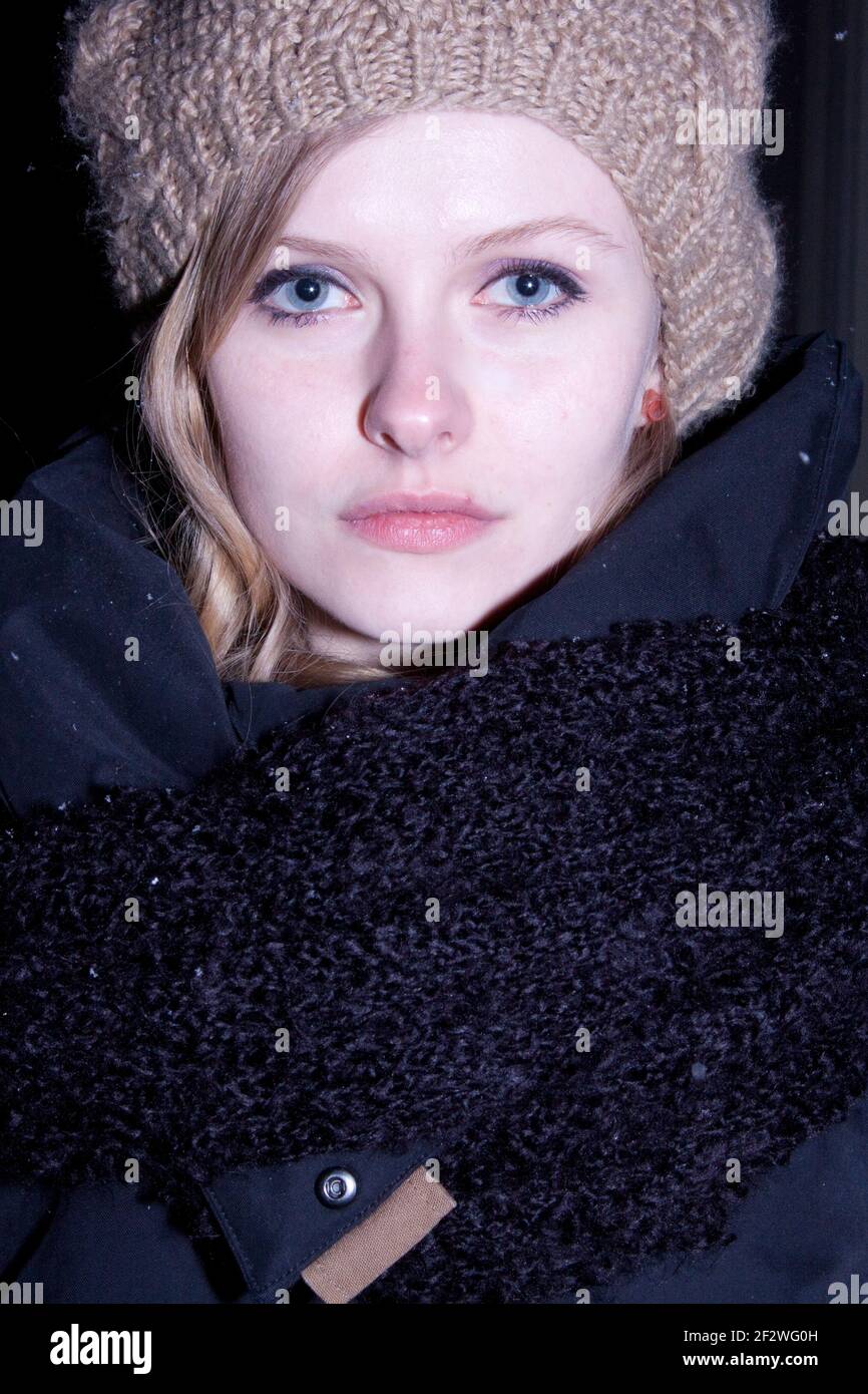 Beauty portrait of fashion model. Beauty portrait No Makeup. Clean Skin ...