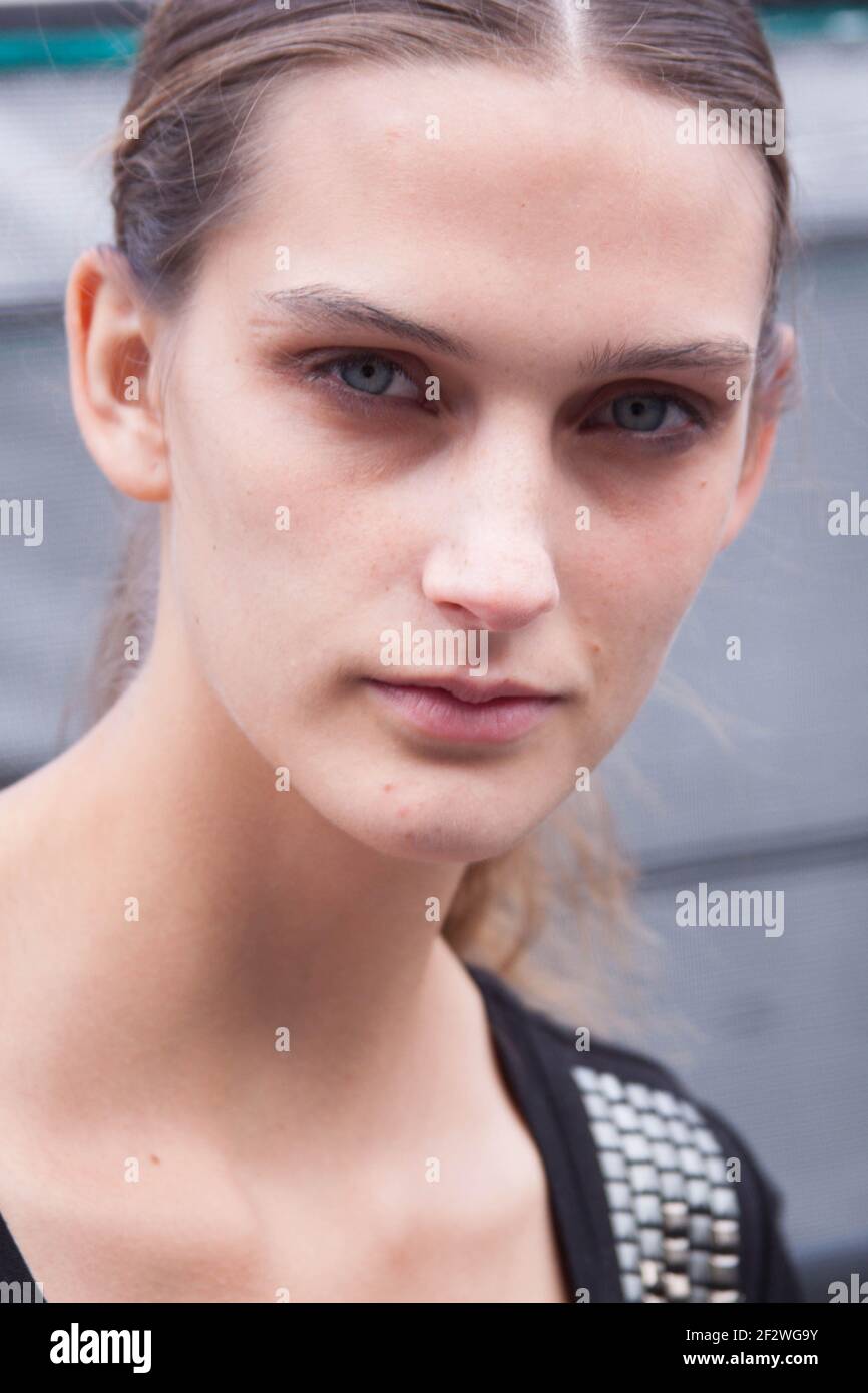 Beauty portrait of fashion model. Beauty portrait No Makeup. Clean Skin ...