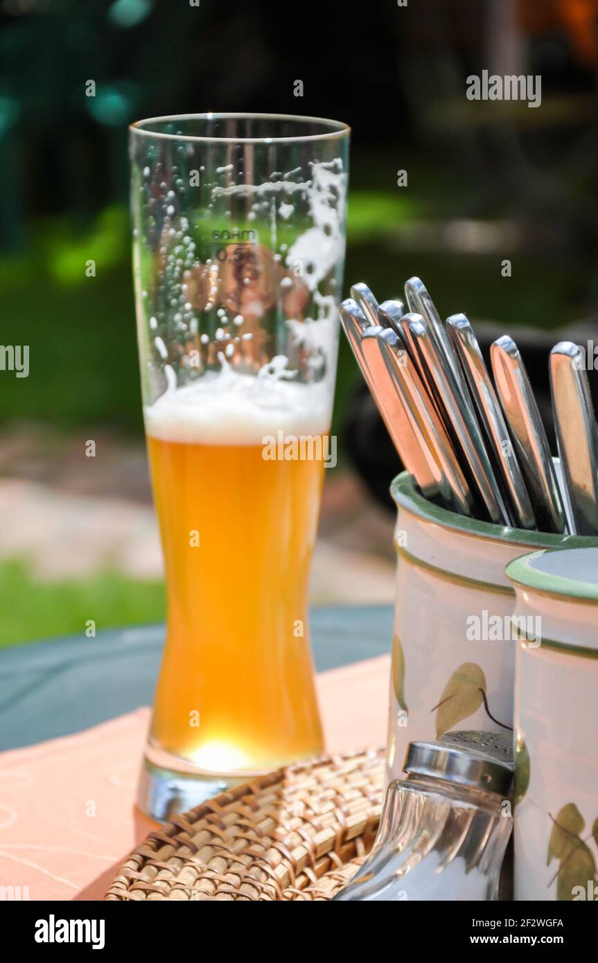 Empty beer mugs hi-res stock photography and images - Alamy