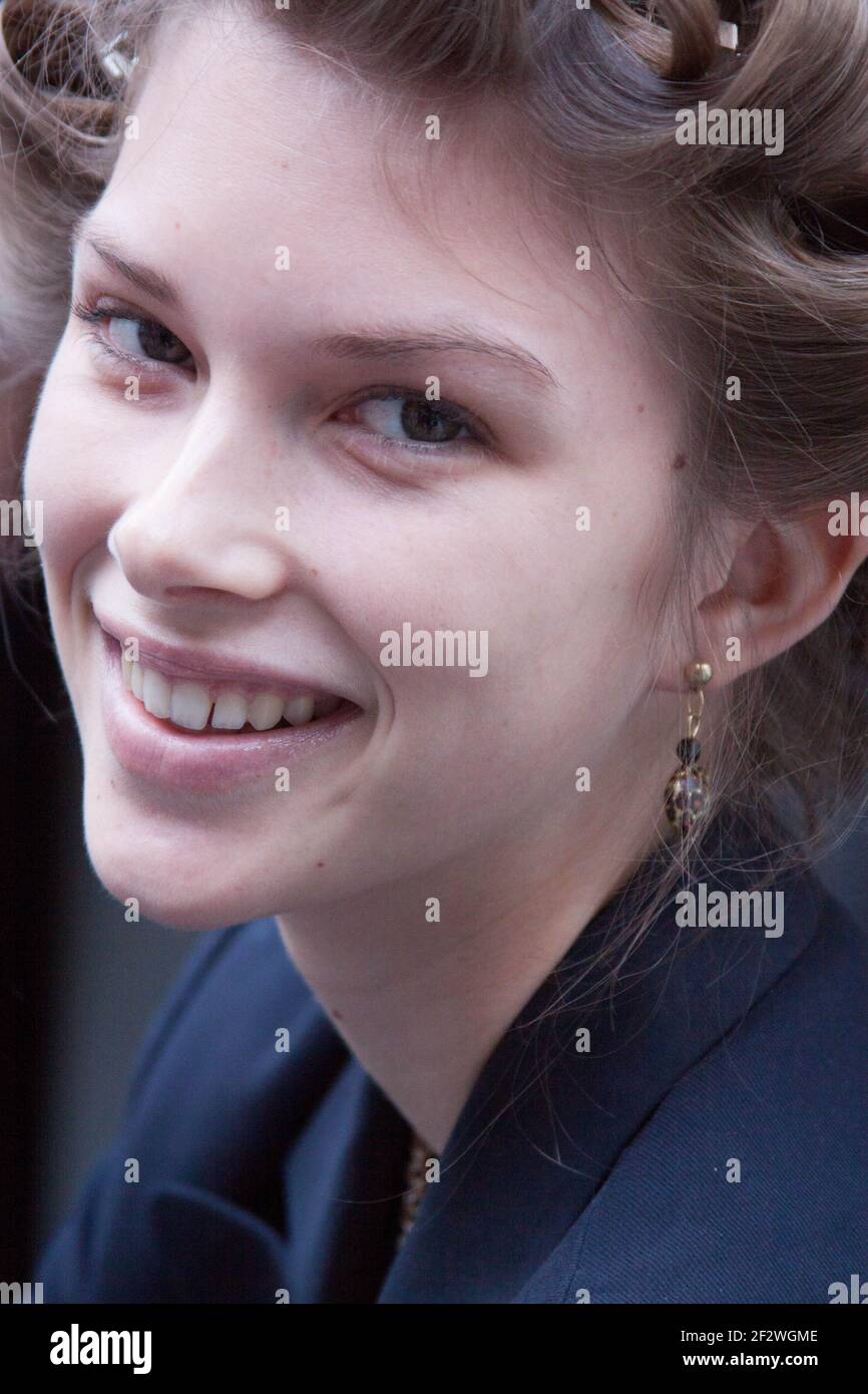 Beauty portrait of fashion model. Beauty portrait No Makeup. Clean Skin ...