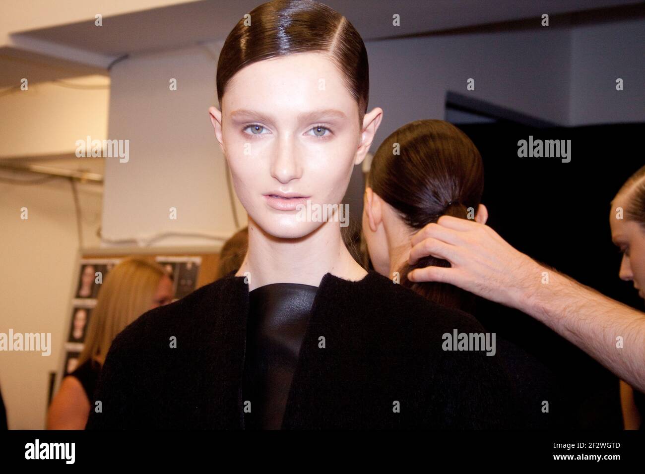 Beauty portrait of fashion model. Beauty portrait No Makeup. Clean Skin ...