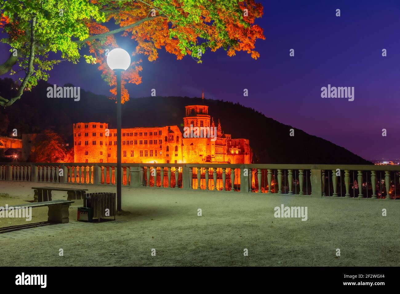 Heidelberger castle in the night hi-res stock photography and images ...