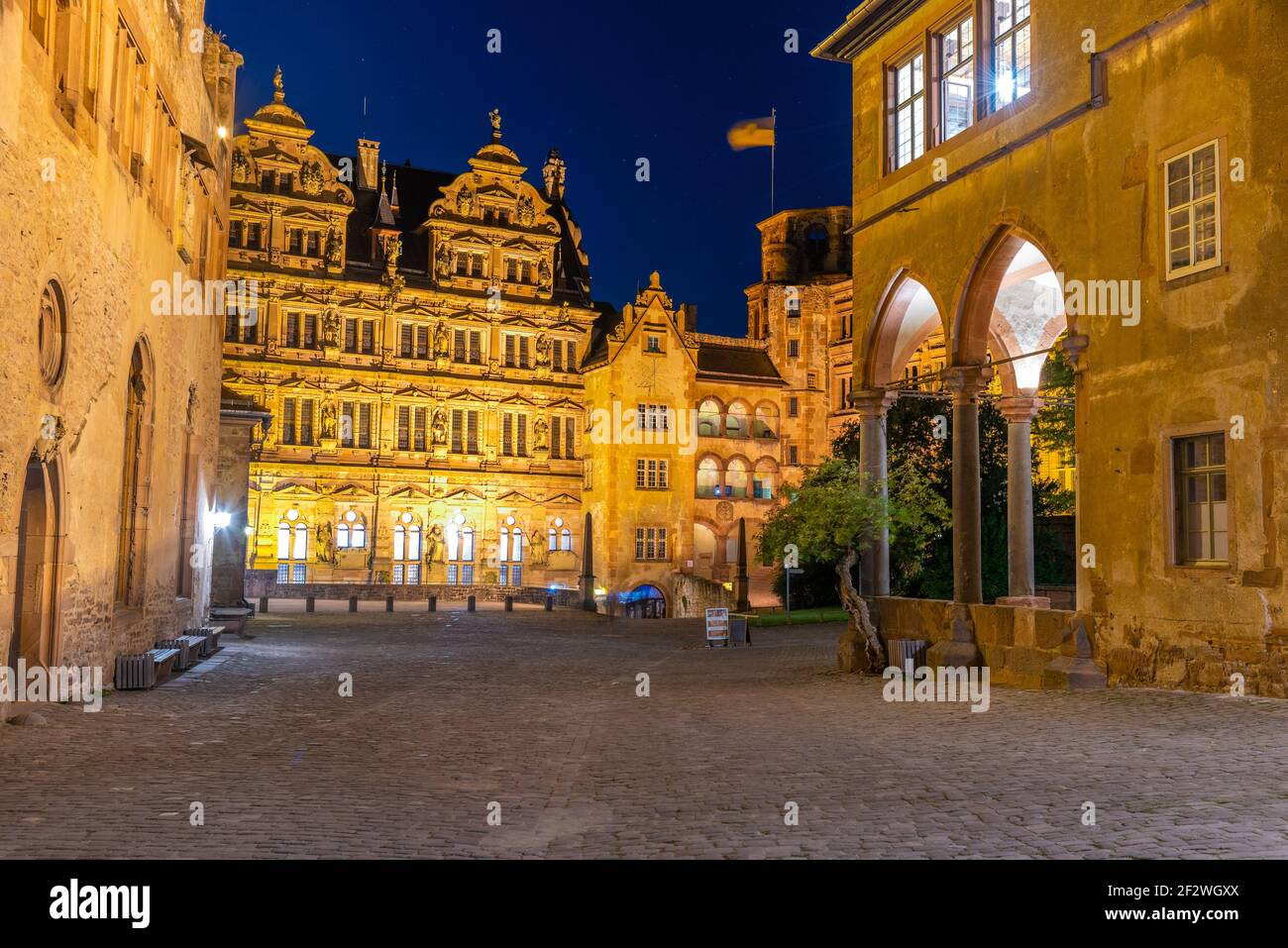 Night view of the main courtyard of the palace in Heidelberg, Germany ...