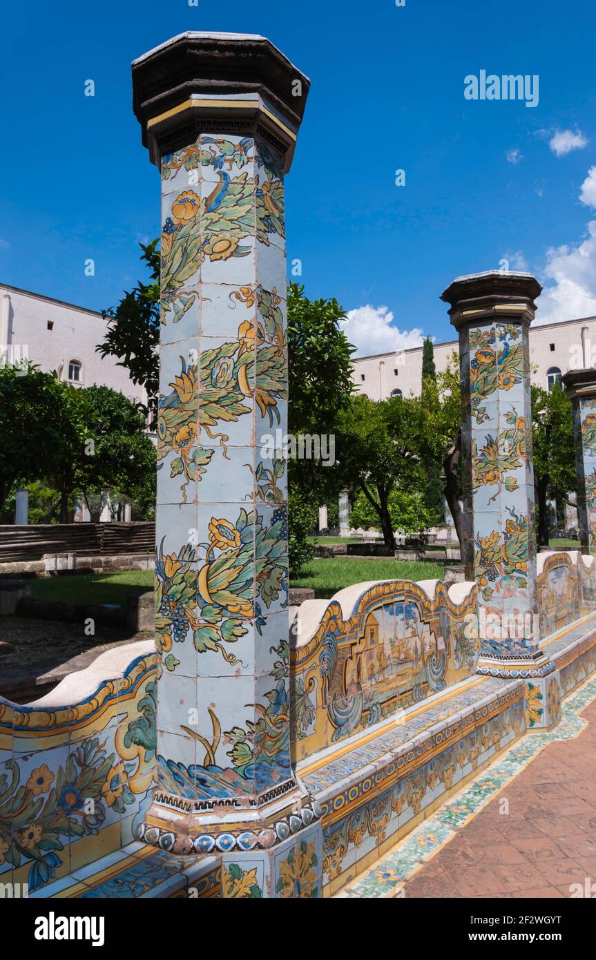 Courtyard naples italy hi-res stock photography and images - Alamy