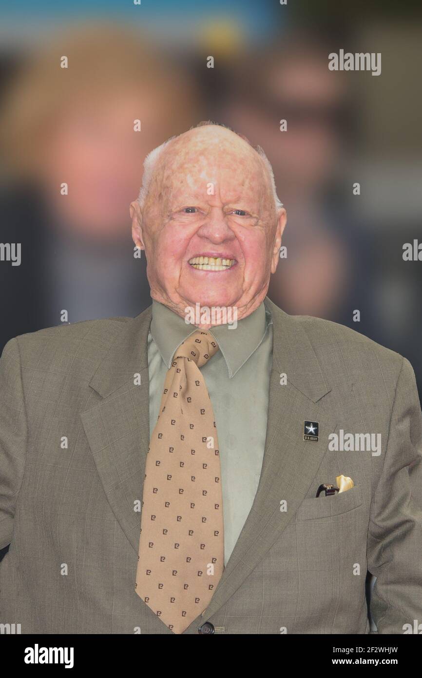 Mickey Rooney at Michael Jackson's THIS IS IT PREMIERE Downtown Los ...