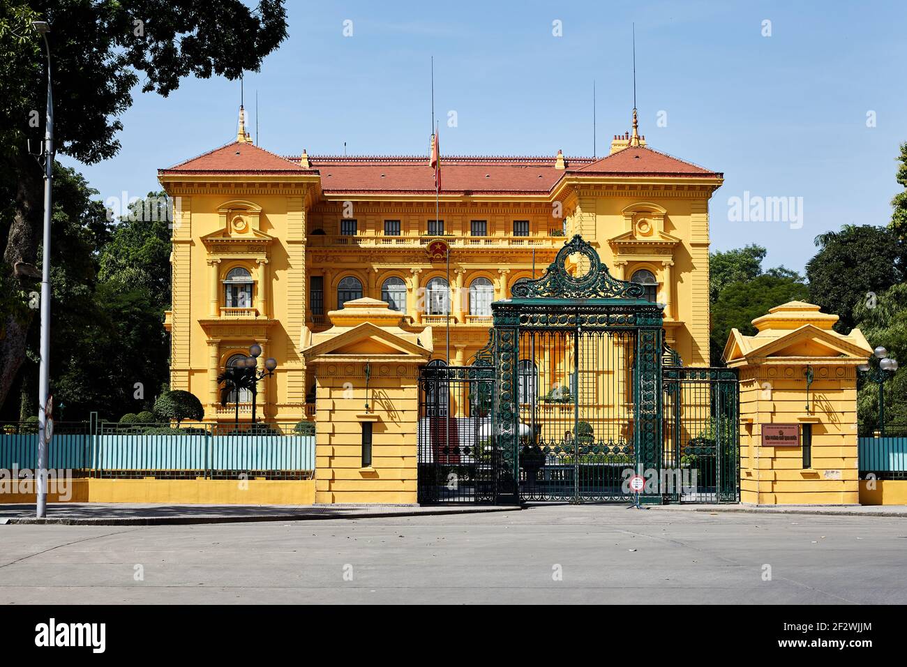 Hanoi central committee communist party hi-res stock photography and ...
