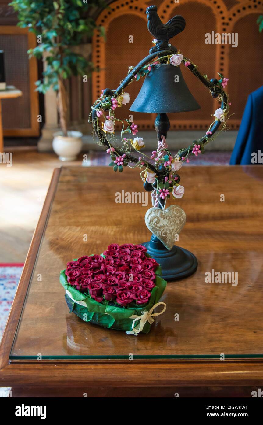 Registry office interior hi-res stock photography and images - Alamy