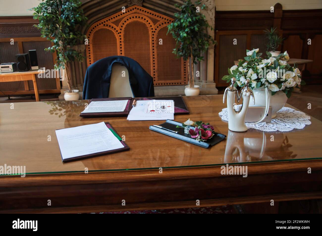 Registry office interior hi-res stock photography and images - Alamy