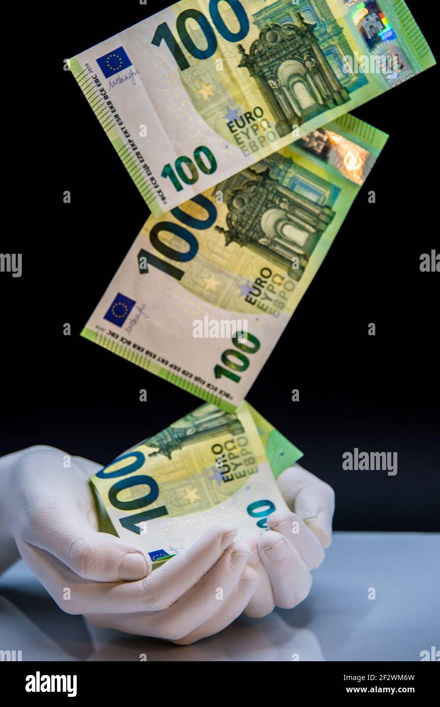 100 euro notes falling hi-res stock photography and images - Alamy