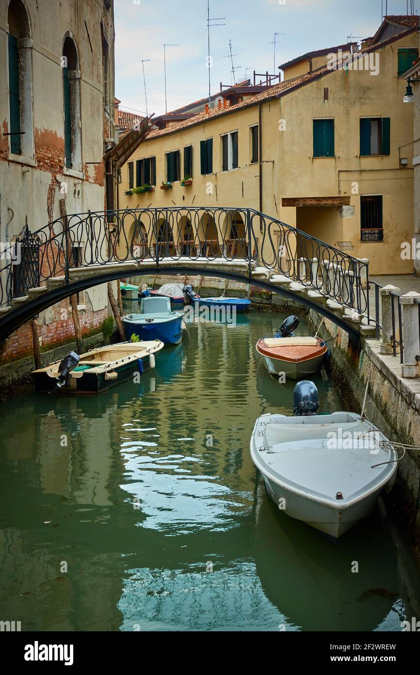 Venice canal bridge hi-res stock photography and images - Alamy