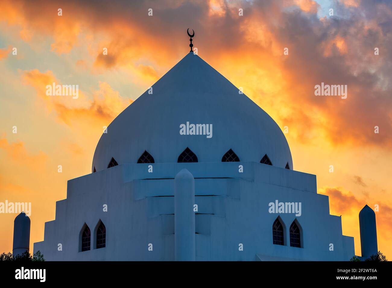 Beautiful Al Khobar Corniche Mosque in Sunrise background. AlKhobar ...
