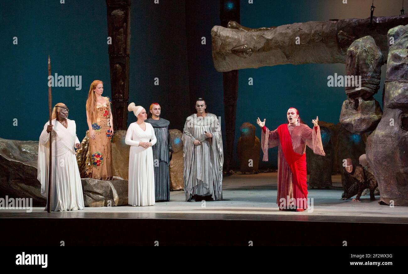 l-r: Willard White (Wotan), Anastasia Kalagina (Freia), Ekaterina ...