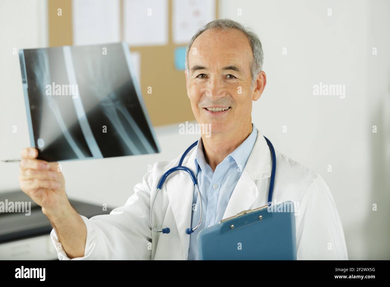 senior surgeon doctor and radiography Stock Photo - Alamy