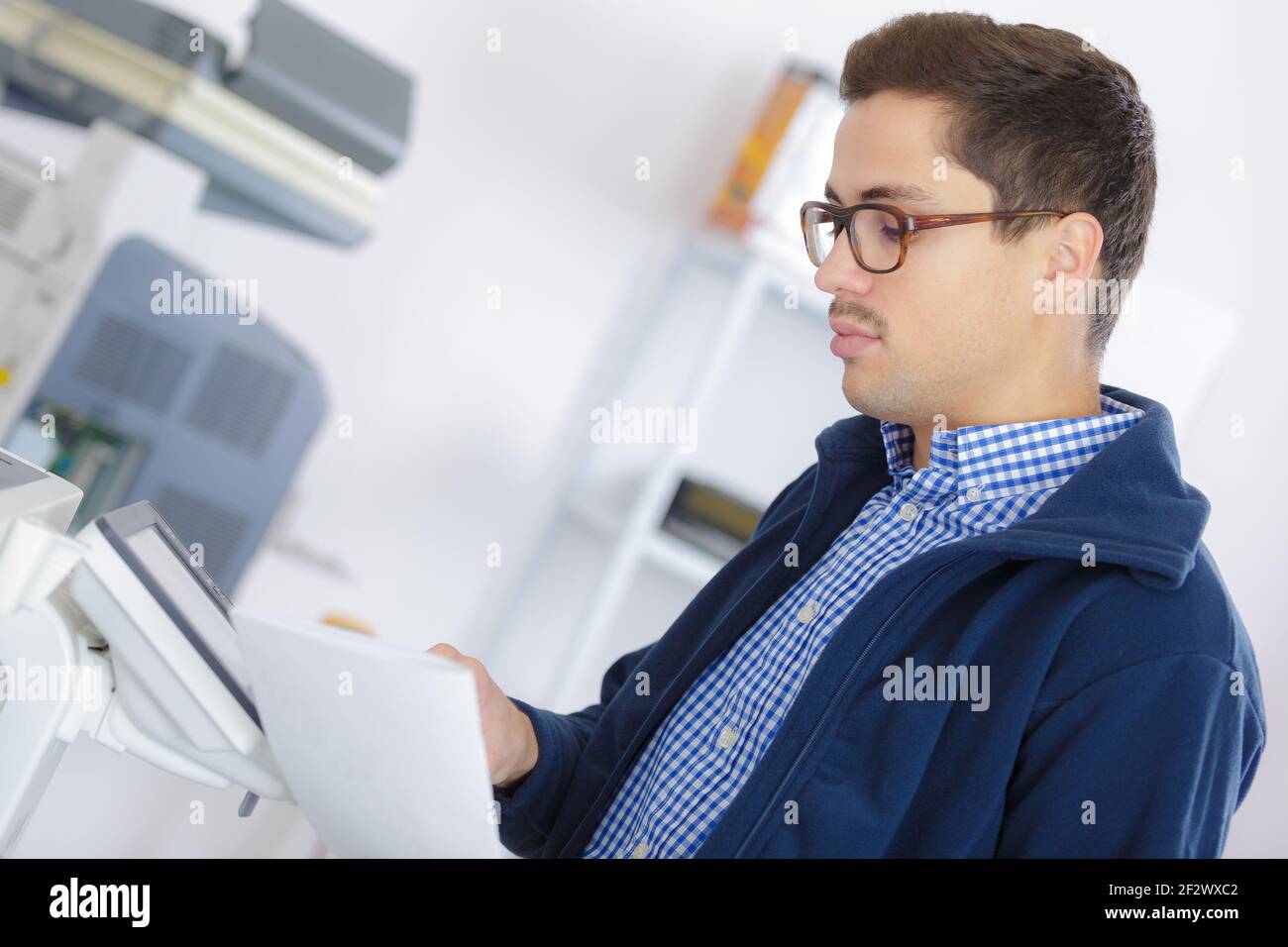 Photocopying document hi-res stock photography and images - Alamy