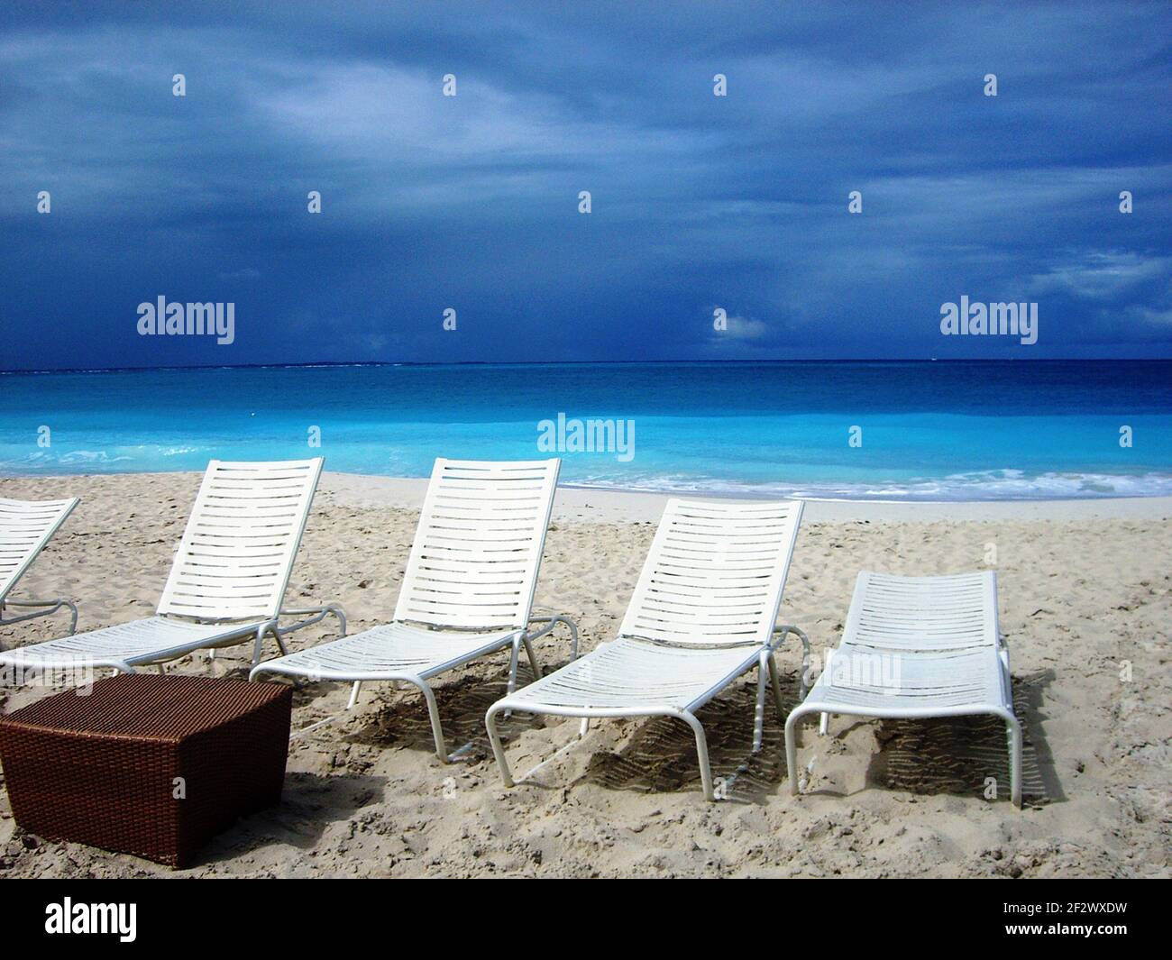 Iles turquoises hi-res stock photography and images - Alamy