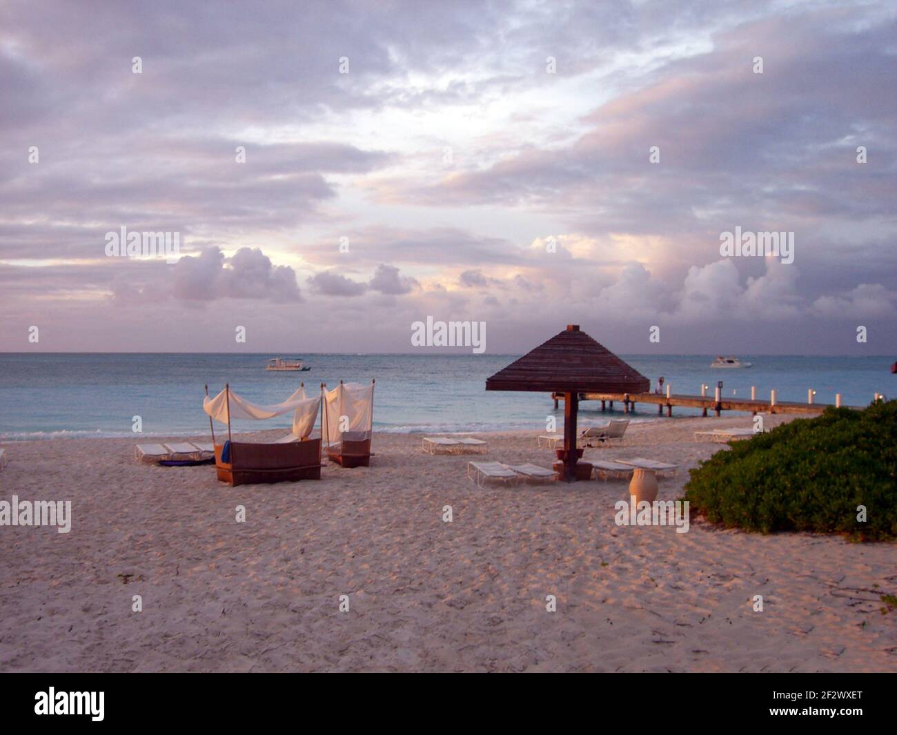 Iles turquoises hi-res stock photography and images - Alamy