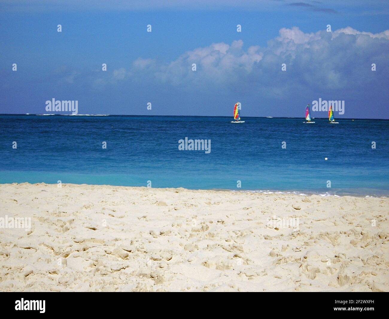 Iles turquoises hi-res stock photography and images - Alamy