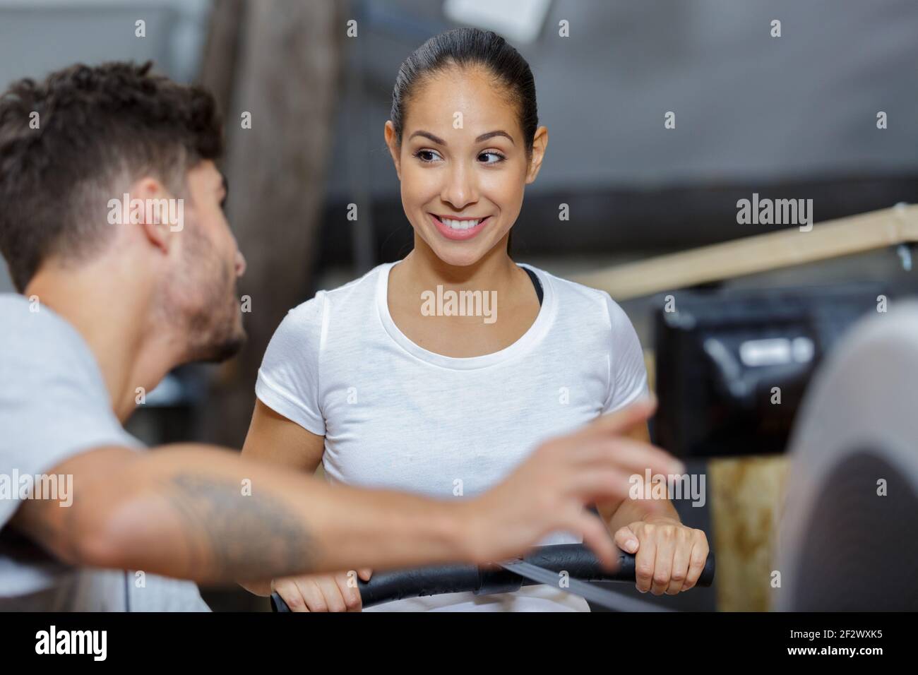 Fit people using rowing machine hi-res stock photography and images - Alamy