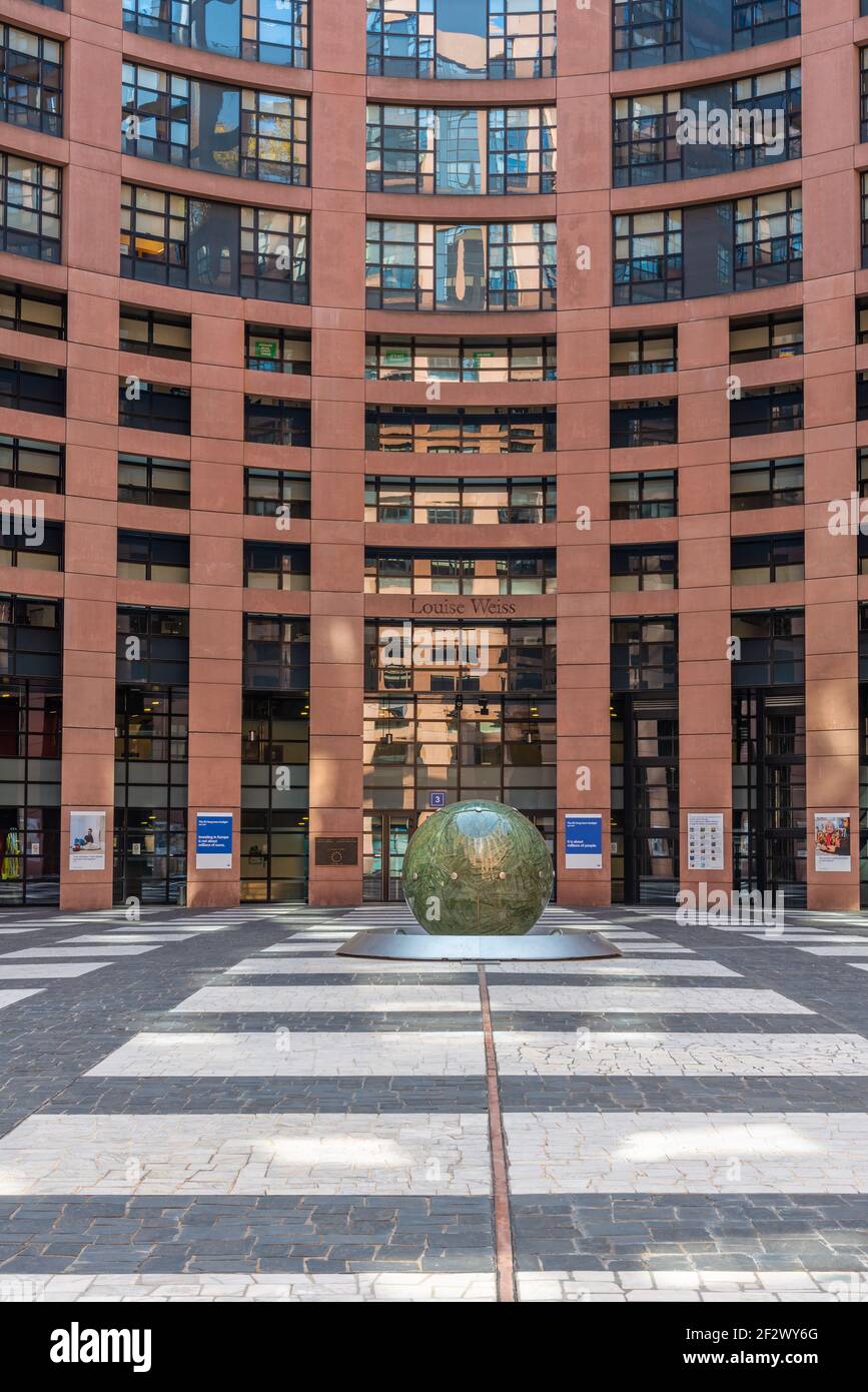 European union council atrium hi-res stock photography and images - Alamy